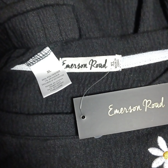 Emerson Road | Intimates & Sleepwear | Emerson Road 2 Piece Short Daisy ...